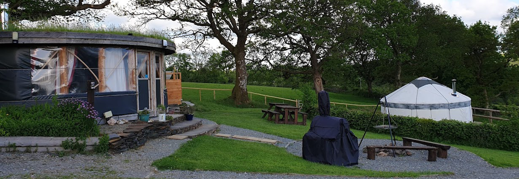 Rustic Roundhouse - Fron Farm Yurt Retreat
